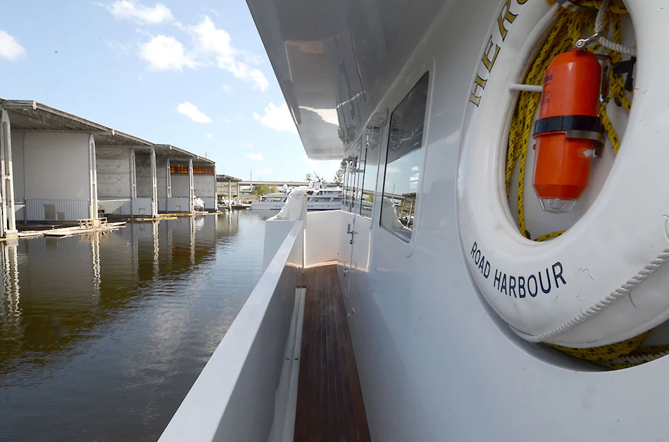 HERCULES Yacht for Auction | 75 Molokai Strait 2006