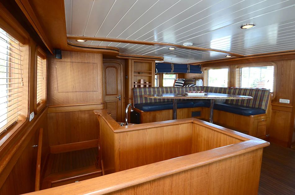 HERCULES Yacht for Auction | 75 Molokai Strait 2006